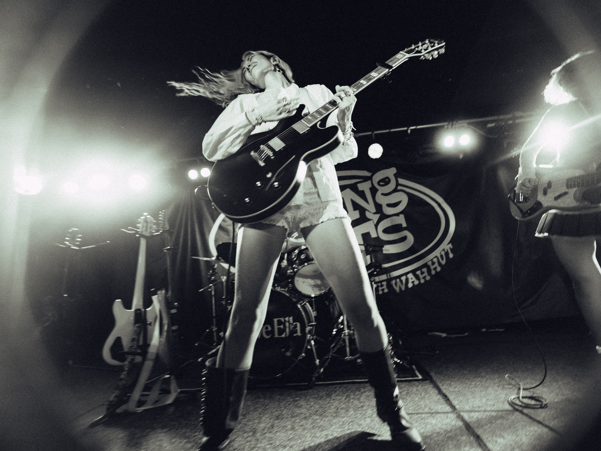 Live review: Nieve Ella at King Tuts - Brig Newspaper